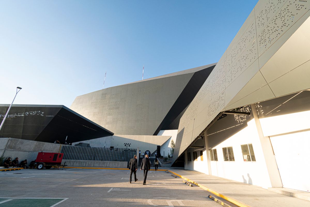 ¿Dónde se ubica el edificio Rhino?