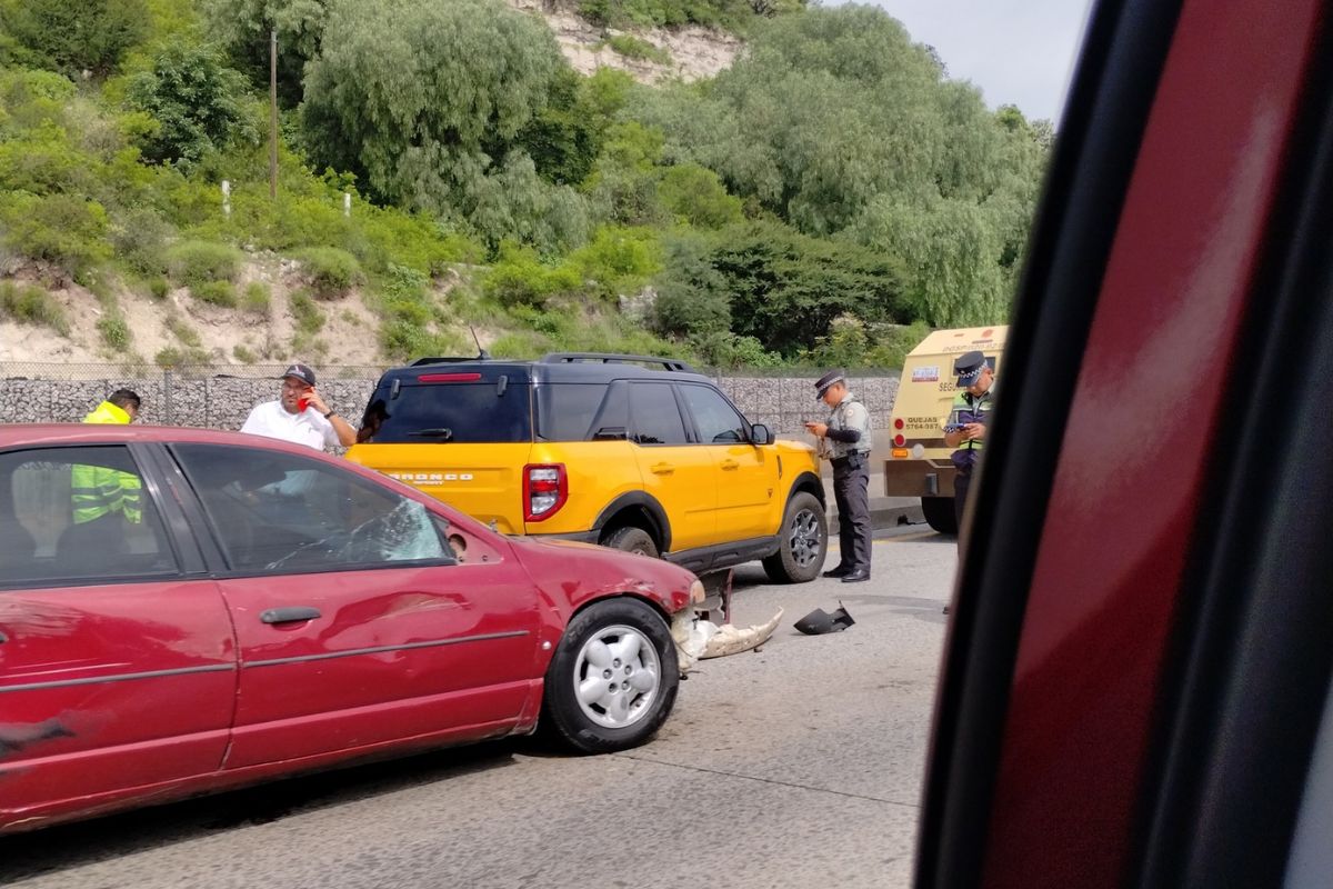¡Accidente múltiple e incendio en la autopista México – Querétaro! Hay cierre parcial