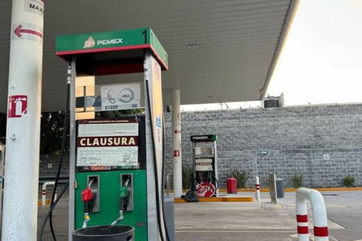 Gasolinera en Querétaro clausurada por no dar litros completos
