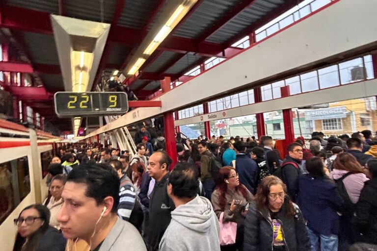 Tren Suburbano registra retrasos de 90 minutos por obras hacia el AIFA